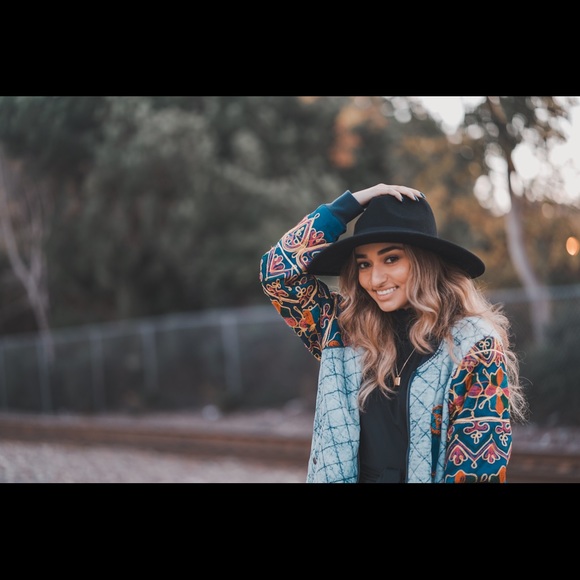 Raz's Closet (@razkaz) | Poshmark